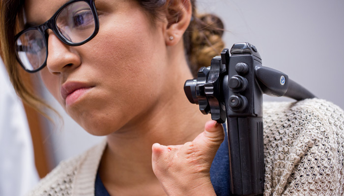 Born with one hand, TCOM student triumphs over challenges - The DO